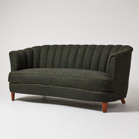 SOFFA, Swedish Modern, 1940-tal, stoppad rygg och sits klädda i grönt ...