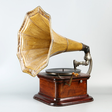 FUNNEL GRAMOPHONE, various stone cakes included, early 20th century ...