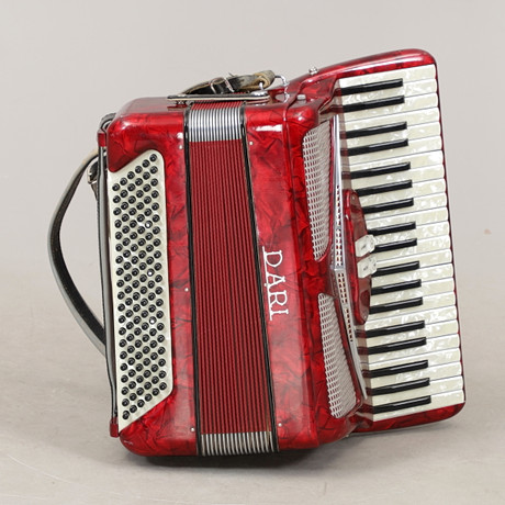 DRAGSPEL, Dari, Italien. Samlarföremål - Musikinstrument - Auctionet