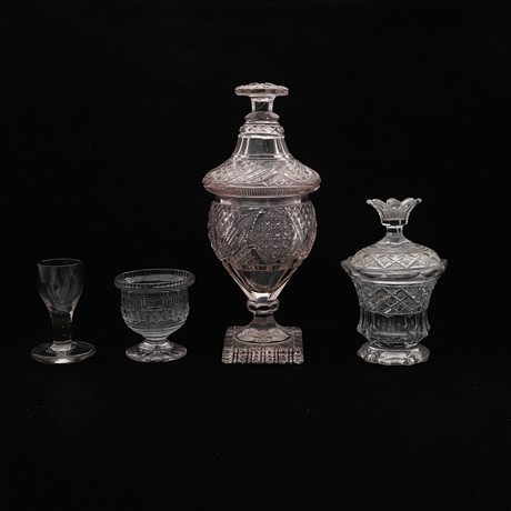 A REPRODUCTION REGENCY STYLE CUT GLASS HONEY JAR AND COVER, LATE 19TH ...