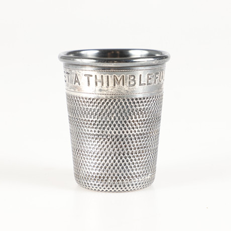 BÄGARE, i form av fingerborg, silver, P H Vogel & Co England, 1966 ...