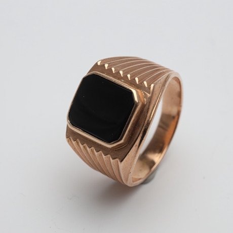 Signet ring with stone 14K gold. Jewellery & Gemstones - Rings - Auctionet