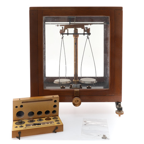 A SET OF LABORATORY SCALES, BY PHILIP HARRIS, BIRMINGHAM, IN GLAZED ...