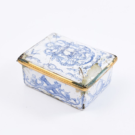 SNUFF BOX, 18th century, in enamel with masonic symbols. Miscellaneous ...