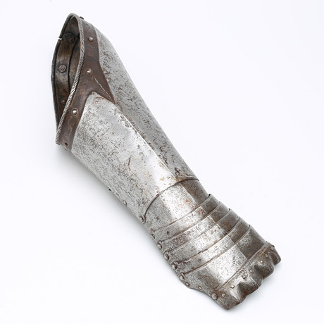 BRIDLE GAUNTLET, stål, rustningsdel för vänster underarm, 1600-talets ...