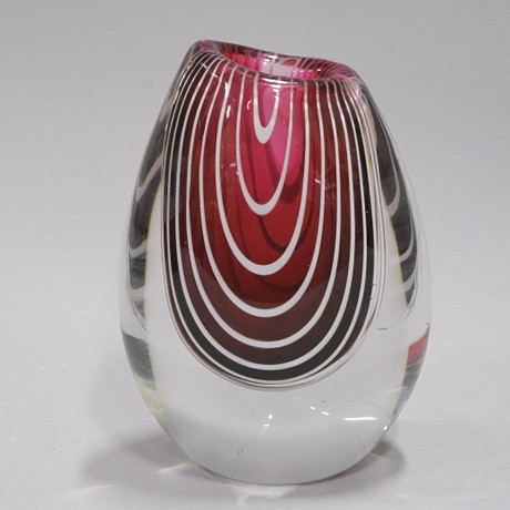 VICKE LINDSTRAND. KOSTA, VAS, "ZEBRA", 1950-TAL, SIGNERAD. Glas ...