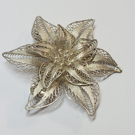 SILVER FILIGREE FLOWER BROOCH. Jewellery & Gemstones - Brooches ...