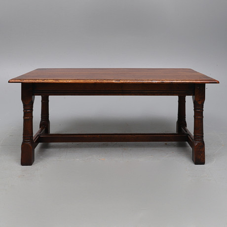 A REPRODUCTION 17TH CENTURY STYLE OAK LOW CENTRE TABLE. Furniture ...