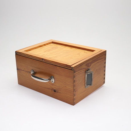 DOCUMENT BOX, pine, 1900s. Miscellaneous - Miscellaneous - Auctionet