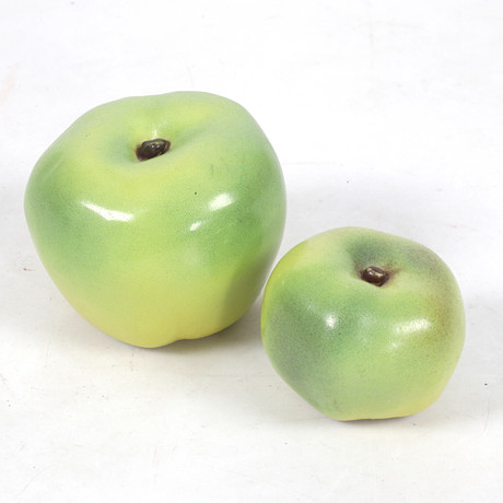 MATS NYMAN. Skulpturer, 2 st, keramik, äpplen, signerade. Keramik ...