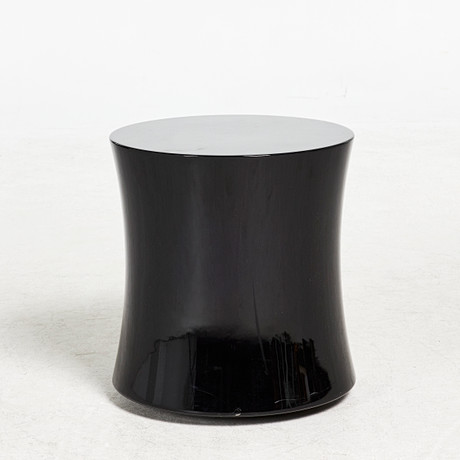 SOO CHAN. "Soori Coffee Table", för Poliform, svartlackerad plast ...