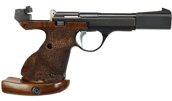 PISTOL, Halvautomatisk, fabrikat Unique, modell DES 69, kaliber .22LR ...