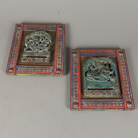 A PAIR OF 20TH CENTURY POLYCHROME PAINTED INDIAN PANELS. Asiatica ...