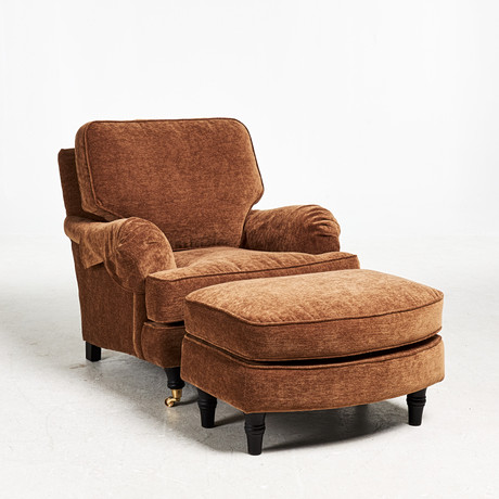 ENGLESSON. Fåtölj med fotpall, howard modell, lösa sitt och ryggplymåer ...