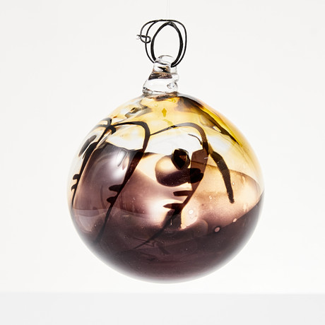 JONAS ROOTH. Glaskula med mönster av ansikten, signerad och daterad ...