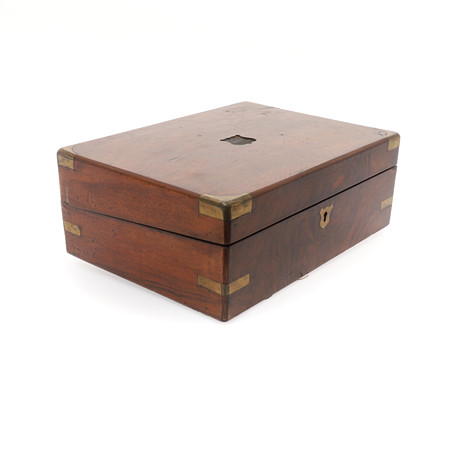 EN VIKTORIANSK FIGURERAD VALNÖT MÄSSING BUNDEN SKRIVBOX. Övrigt ...