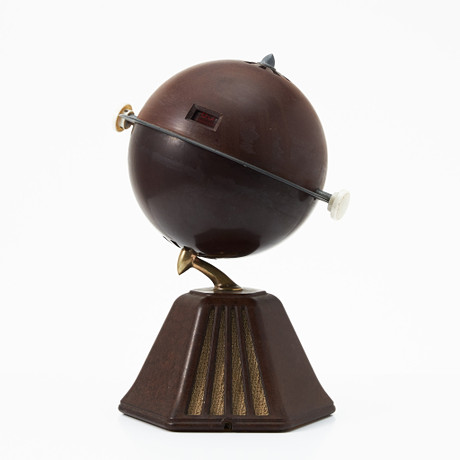 RAYMOND LOEWY. "New World Globe Radio", Colonial Radio Corporation, USA ...
