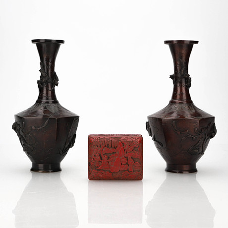 A pair of VASES, bronze, Meiji, Japan + Ash in lacquer and enamel ...