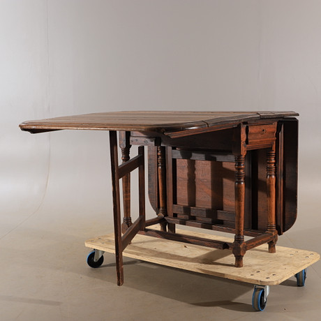 BOARDING TABLE with box, 19th century. Furniture - Tables - Auctionet