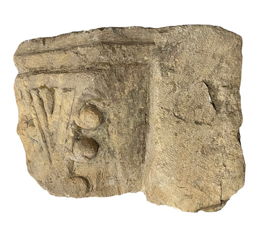 Gotiska pilaster huvudstad. Konst - Skulptur - Auctionet