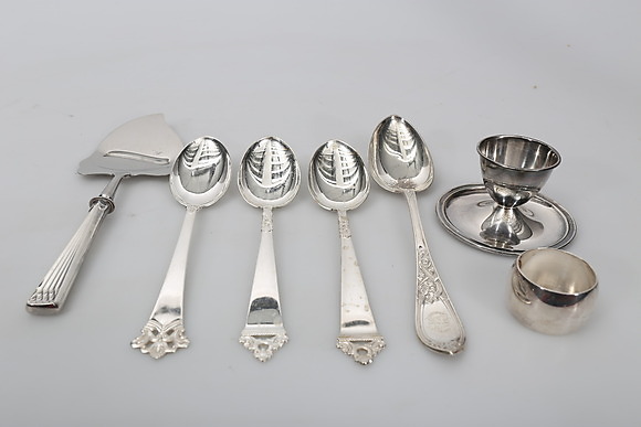 SILVER ITEMS, 7 parts, total weight 289.5 grams. Silver & Metals ...