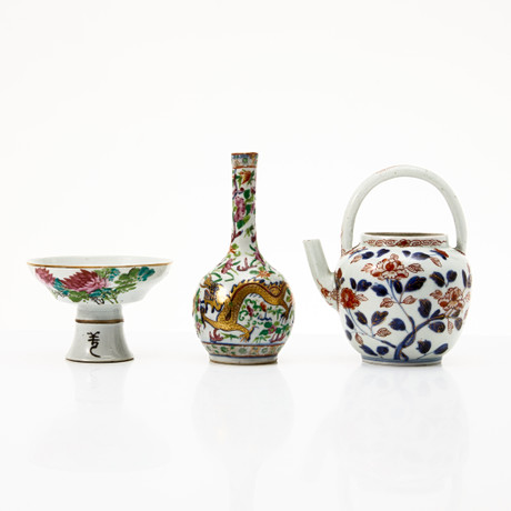 TEAPOT, VASE, STEMCUP, 3 dlr, porcelain, China and Japan, Teapot with ...