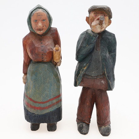 FIGURINER, 2 st, gumma & gubbe, skuret & målat trä, osignerade. Konst ...