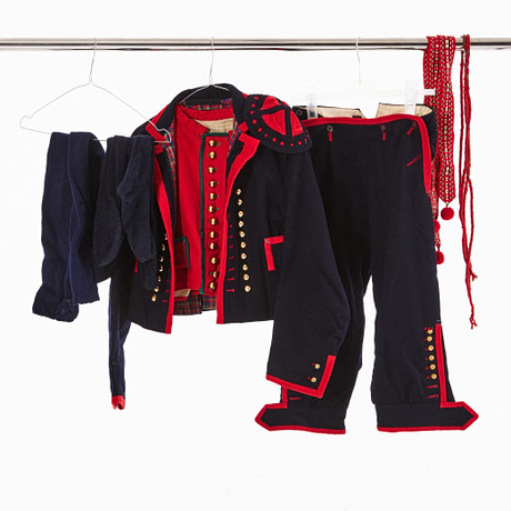 DELSBO, Folkdräkt, 6 dlr, beståender av väst, byxor, jacka, knätofsar ...