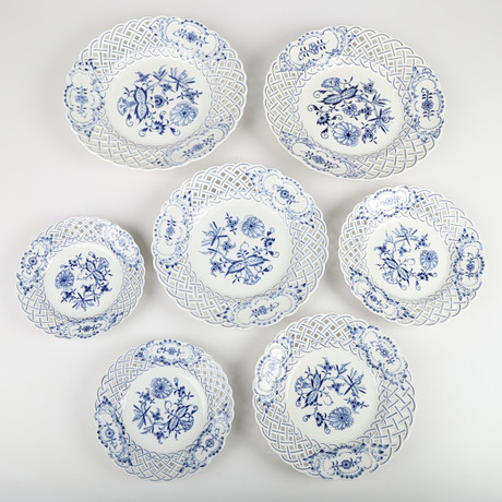 PLATES, 7 pieces, "Onion pattern" with grid border, porcelain, Meissen ...
