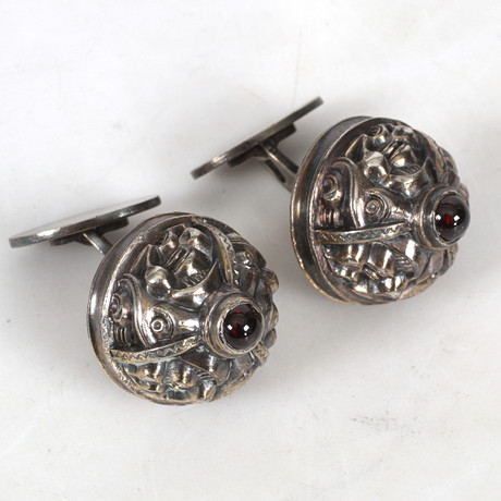 MANSCHETTKNAPPAR, 2 st, silver, kopior av knappar från järnåldern ...