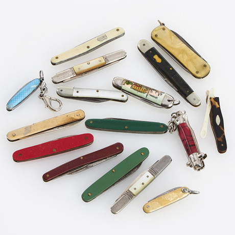 MINIATURE TRAP KNIVES (16), mid 20th century. Weapons & Militaria ...