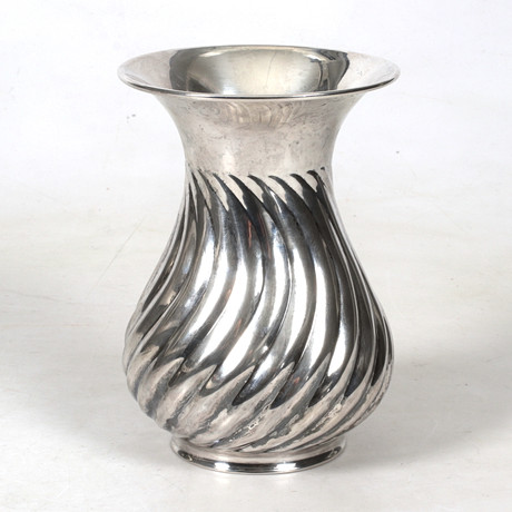 VAS, silver, Greggio Rino, Italien. 1900-talet. Vikt 435 gram. Silver ...