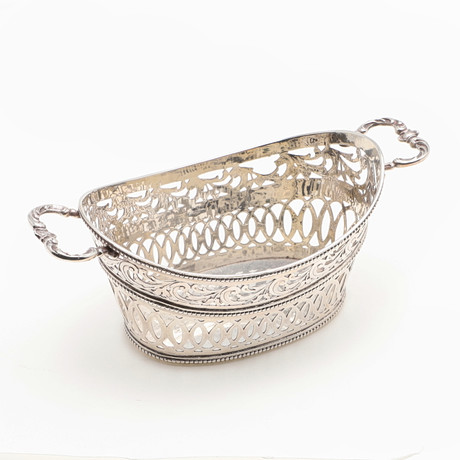 A DUTCH SILVER BASKET. Silver & Metals - Silver - Auctionet