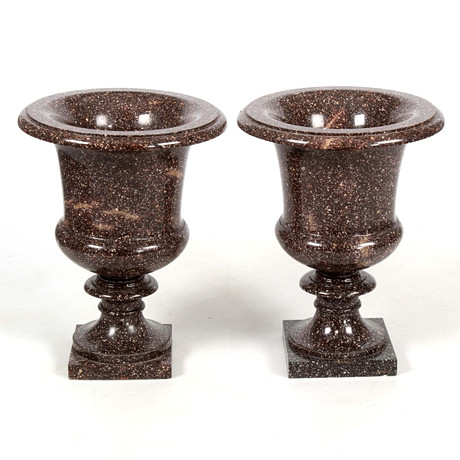 URNOR, ett par, porfyr, sengustavianska, Elfdahls Porphyrverk. 1800 ...