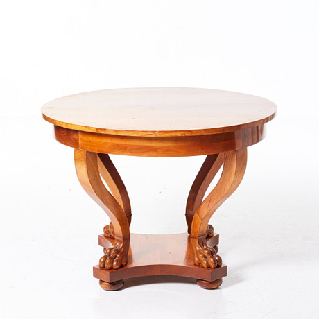 COFFEE TABLE, Karl-Johan-style, 1900s, mahogany, four-step legs with ...