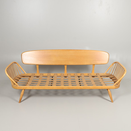 VINTAGE ERCOL DAY BED. Furniture - Armchairs & Chairs - Auctionet