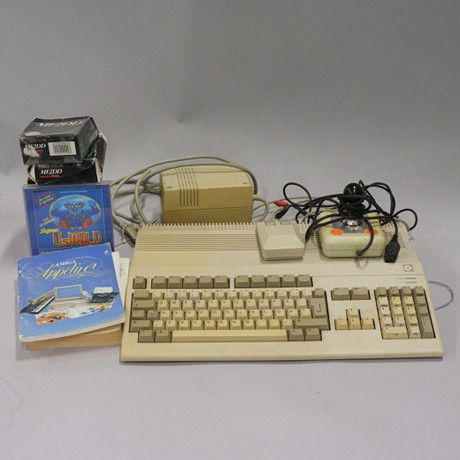 COMMODORE AMIGA, A500. Leksaker - Leksaker - Auctionet