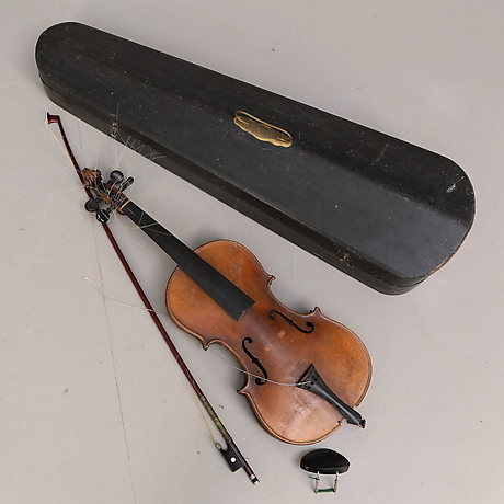 FIOL IN WOODEN BOX. Collectables - Musical instruments - Auctionet