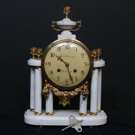 BORDSUR, alabaster och mässing, Martin Malmberg, Linköping, 1900-tal ...