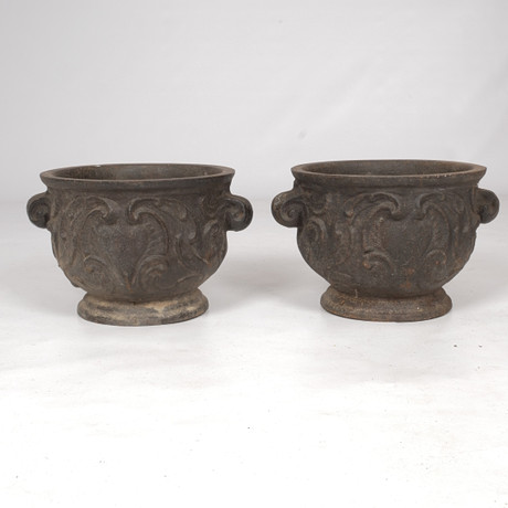 GARDEN URNS. "Baroque urn", Näfveqvarn, a pair, cast iron, 20th century ...