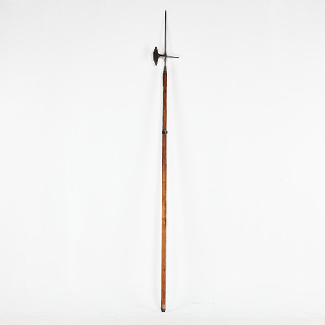HILLEBARD, svensk, kallad m/1697, järnskodd stång. Vapen & Militaria ...