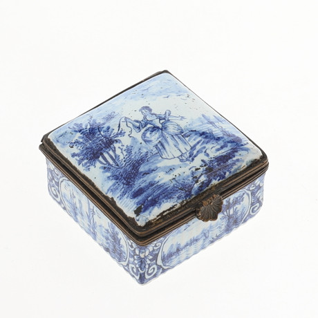 A DUTCH DELFT SQUARE SHAPED SNUFF BOX. Ceramics & Porcelain - European ...