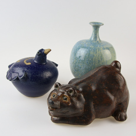 KLAS-GÖRAN KLAESSON. Keramikföremål,3 delar, björn, fågel och vas ...