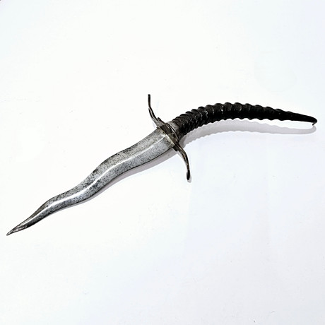 ASIAN DARK WITH STEEL BLADE AND HORN HANDLE. Weapons & Militaria ...