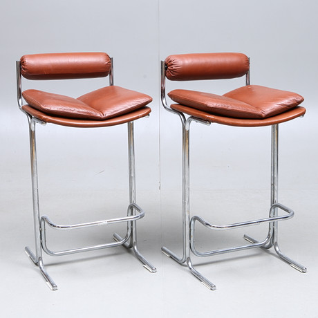 TIM BATES. barstolar, ett par, Pieff "Eleganza", läder och stålrör ...
