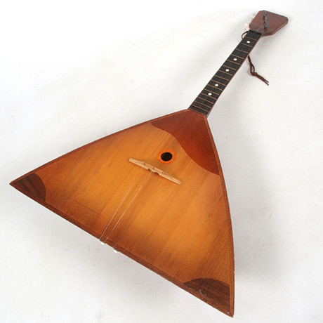 BALALAJKA, trä, 1900-talets senare del. Samlarföremål - Musikinstrument ...