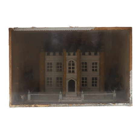 A VICTORIAN DIORAMA OF A TWO STOREY HOUSE. Toys - Toys - Auctionet