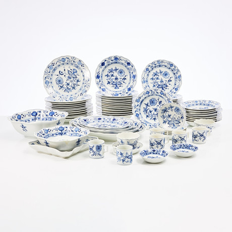 MEISSEN, dinnerware, onion pattern, porcelain, 20th century, approx. 63 ...