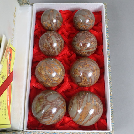 JIAN SHEN BALL SET - Kina Shi-Lou marmor. Asiatika - Auctionet