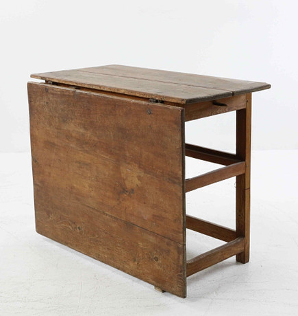 BATTLE TABLE, peasant, pine, Hälsingland, 19th century. Swedish Folk ...